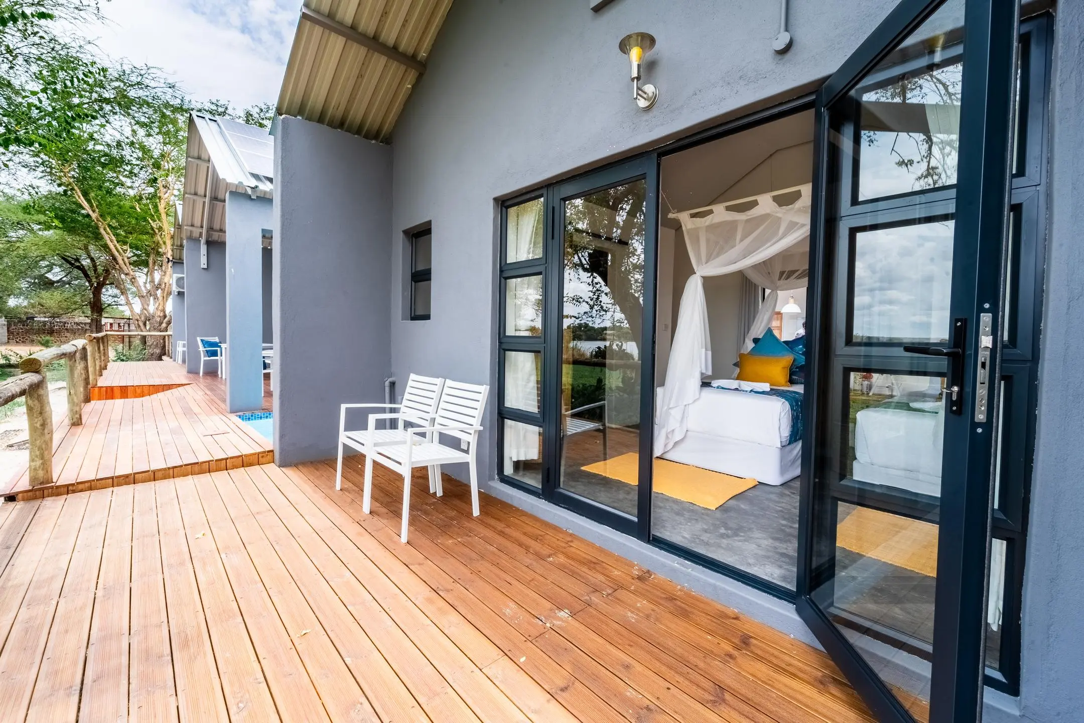 Lenyebi River Lodge - Drive Botswana