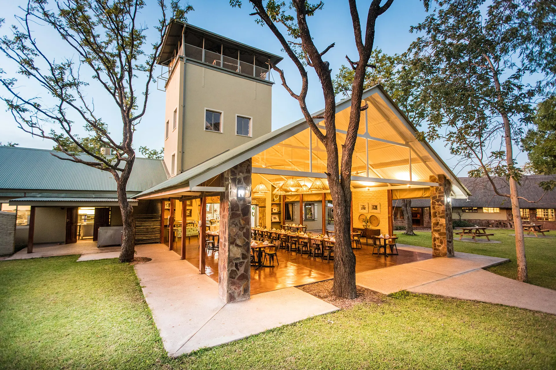 Robins Camp - Drive Botswana